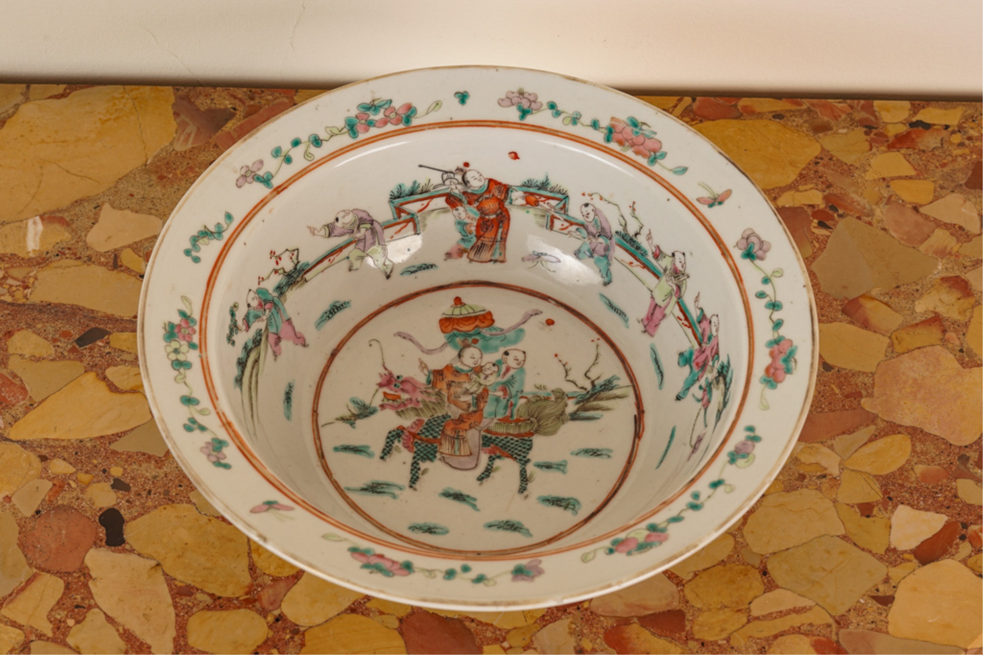 (19th C) FAMILLE ROSE CHINESE CENTER BOWL #38351 | Auctionninja.com