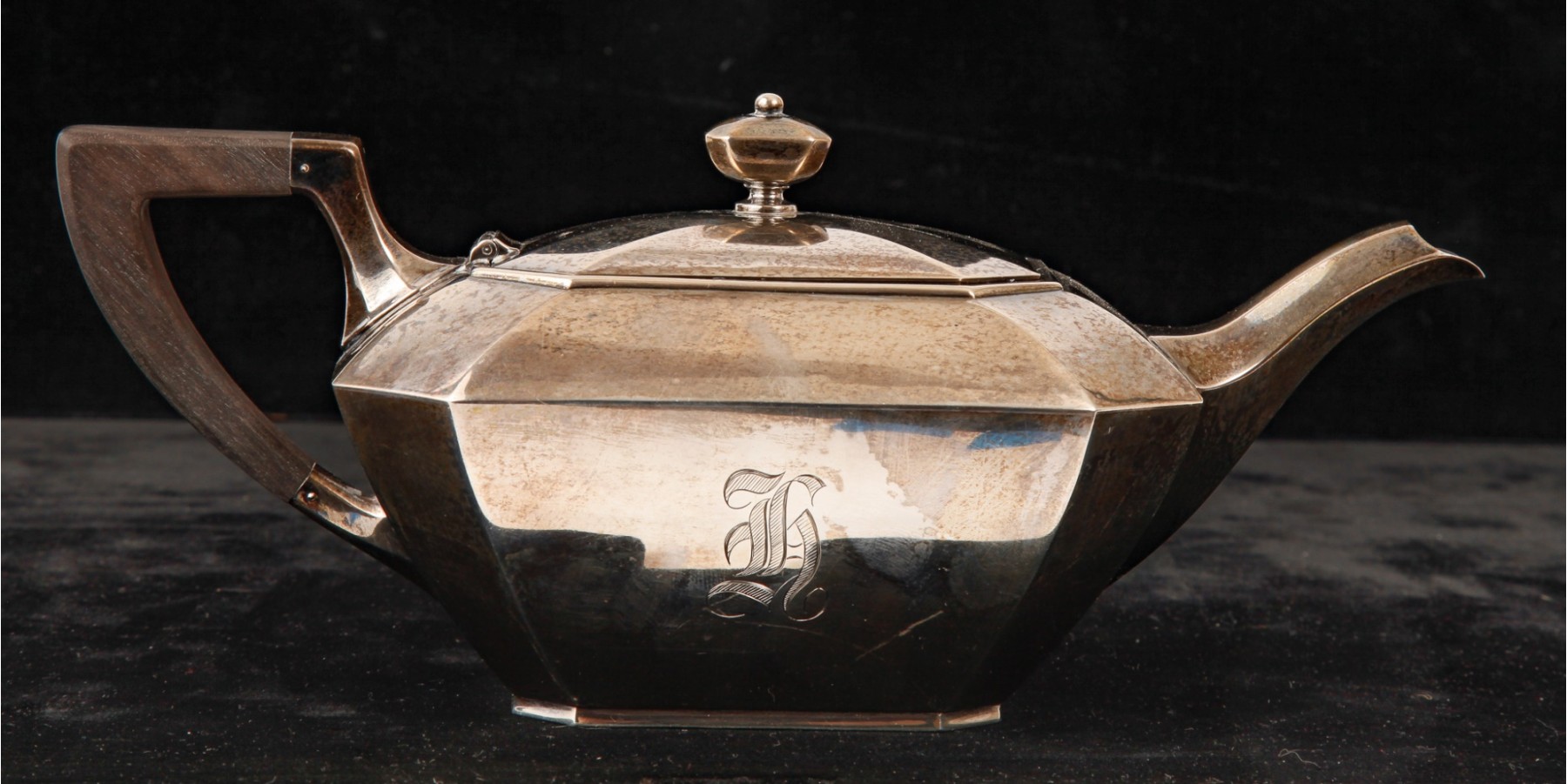 WILLIAM DURGIN STERLING SILVER 1 3/4 PINT TEAPOT #38627 | Auctionninja.com