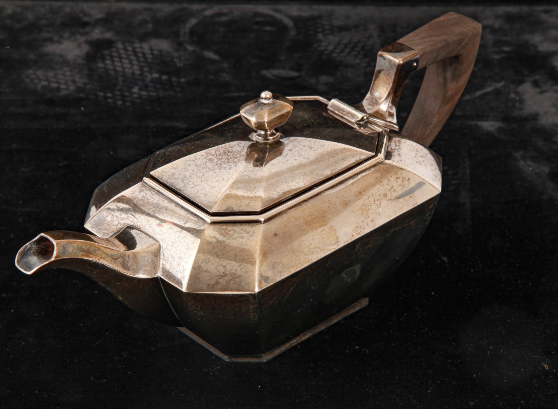 WILLIAM DURGIN STERLING SILVER 1 3/4 PINT TEAPOT #38627 | Auctionninja.com