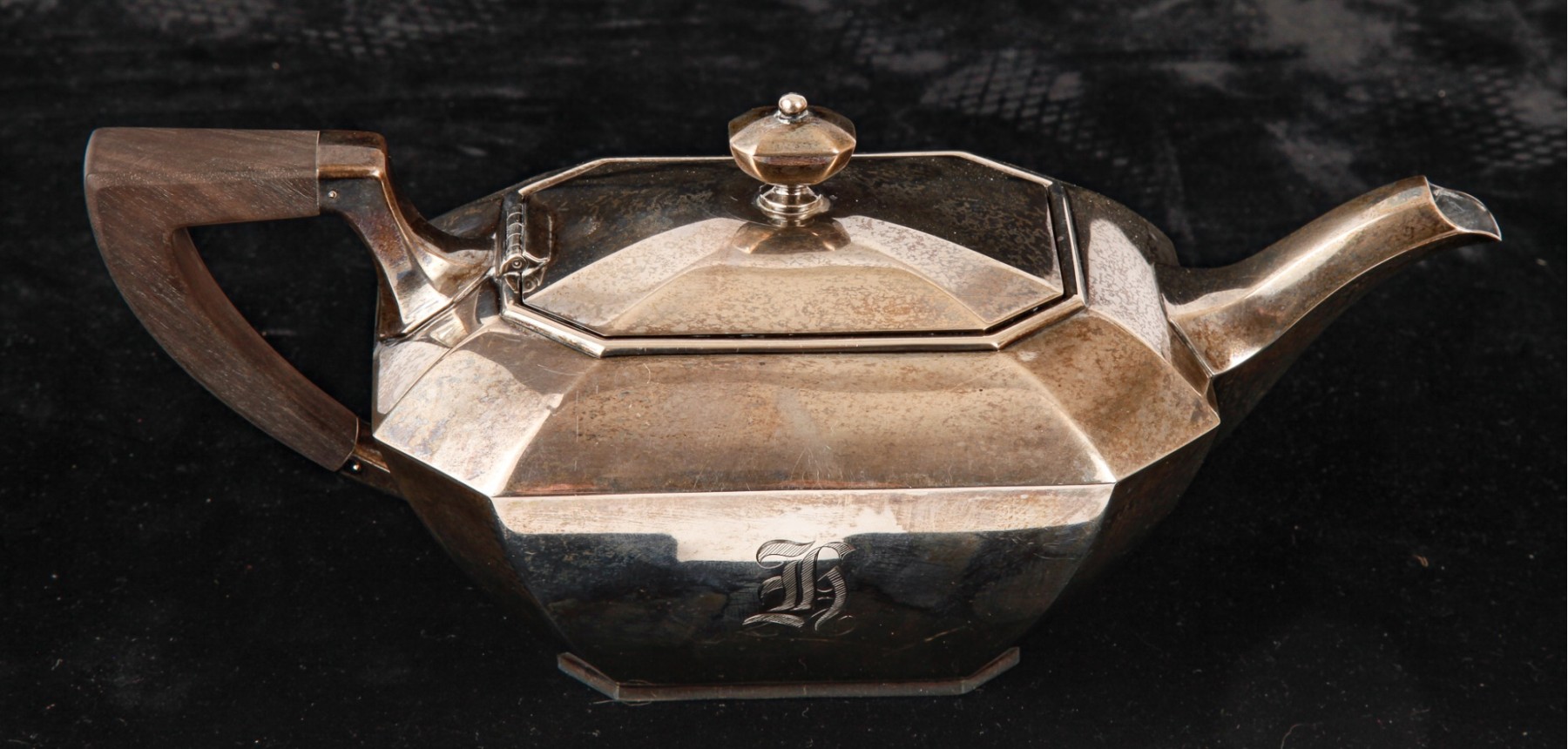 WILLIAM DURGIN STERLING SILVER 1 3/4 PINT TEAPOT #38627 | Auctionninja.com