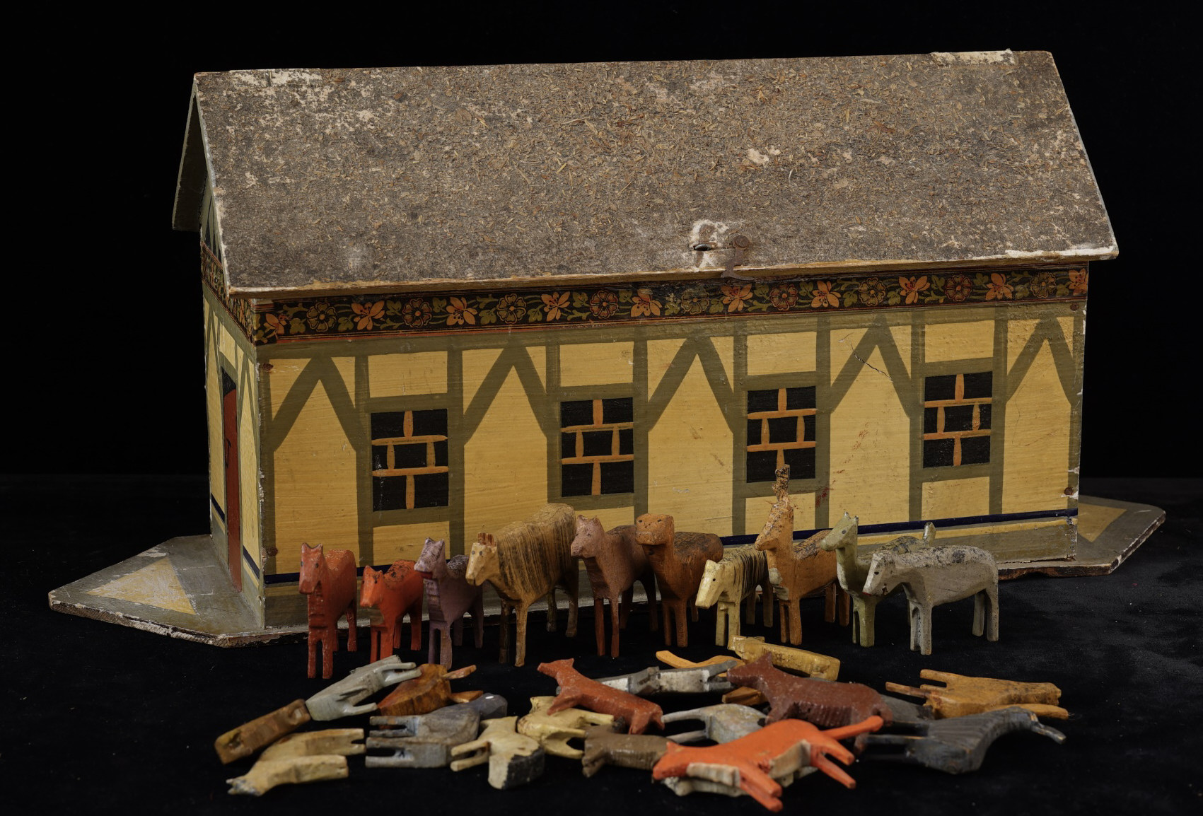 HAND-MADE AND PAINTED BARN AND ANIMALS #2 #40041 | Auctionninja.com