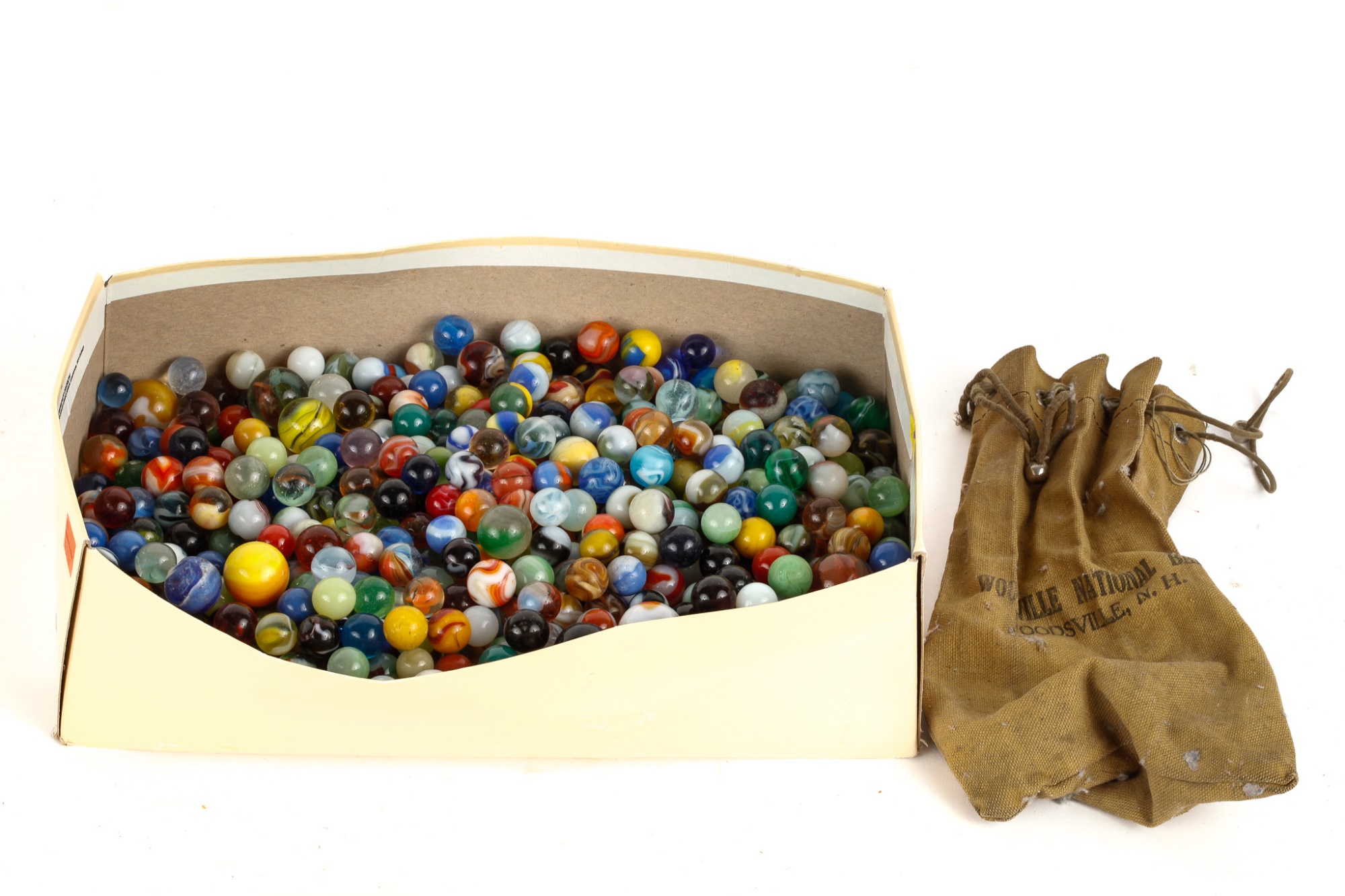 HUNDREDS OF VINTAGE MARBLES IN SHOE BOX #40050 | Auctionninja.com