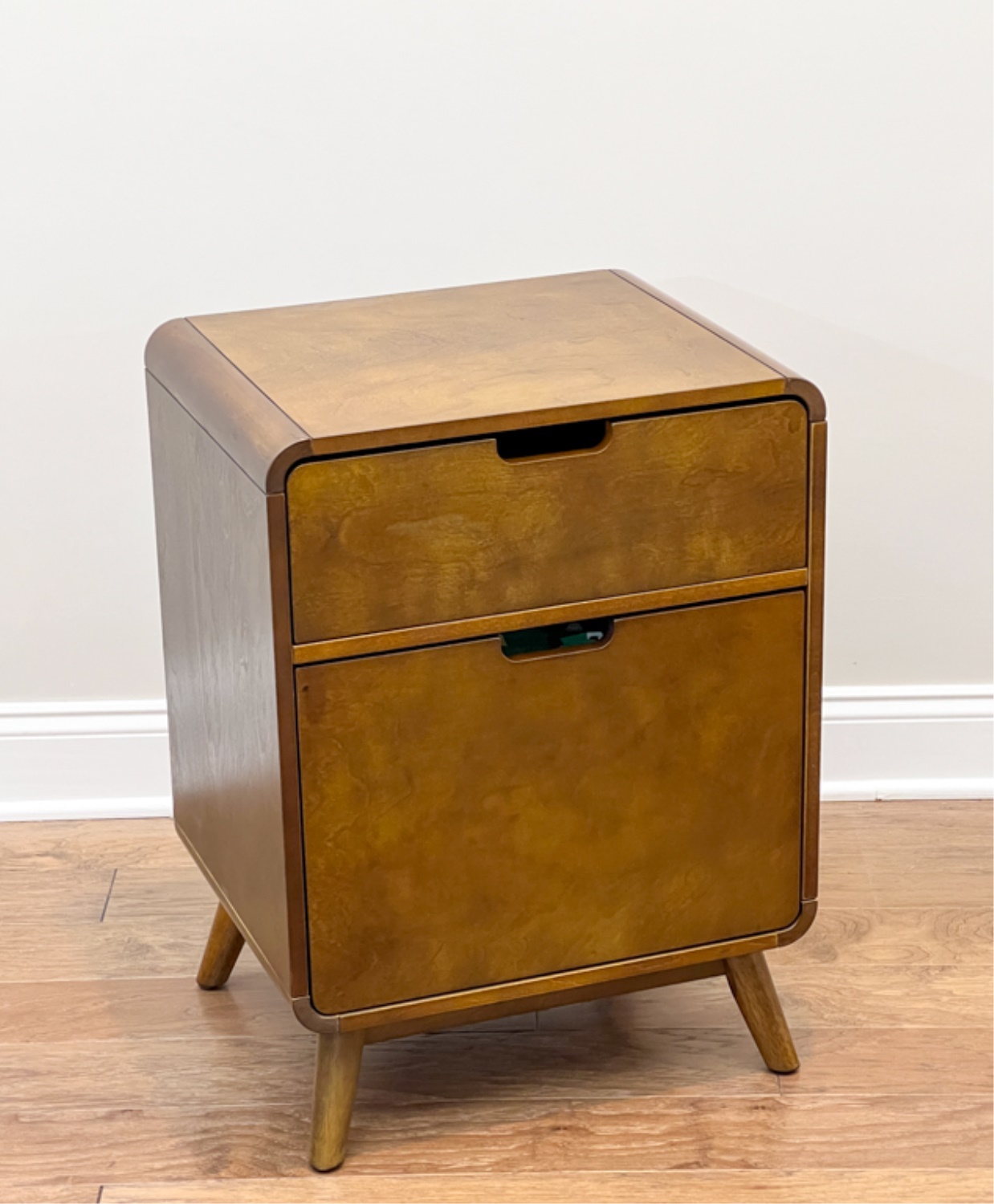 HAYNEEDLE MID CENTURY STYLE BELHAM FILE CABINET #24493 | Auctionninja.com