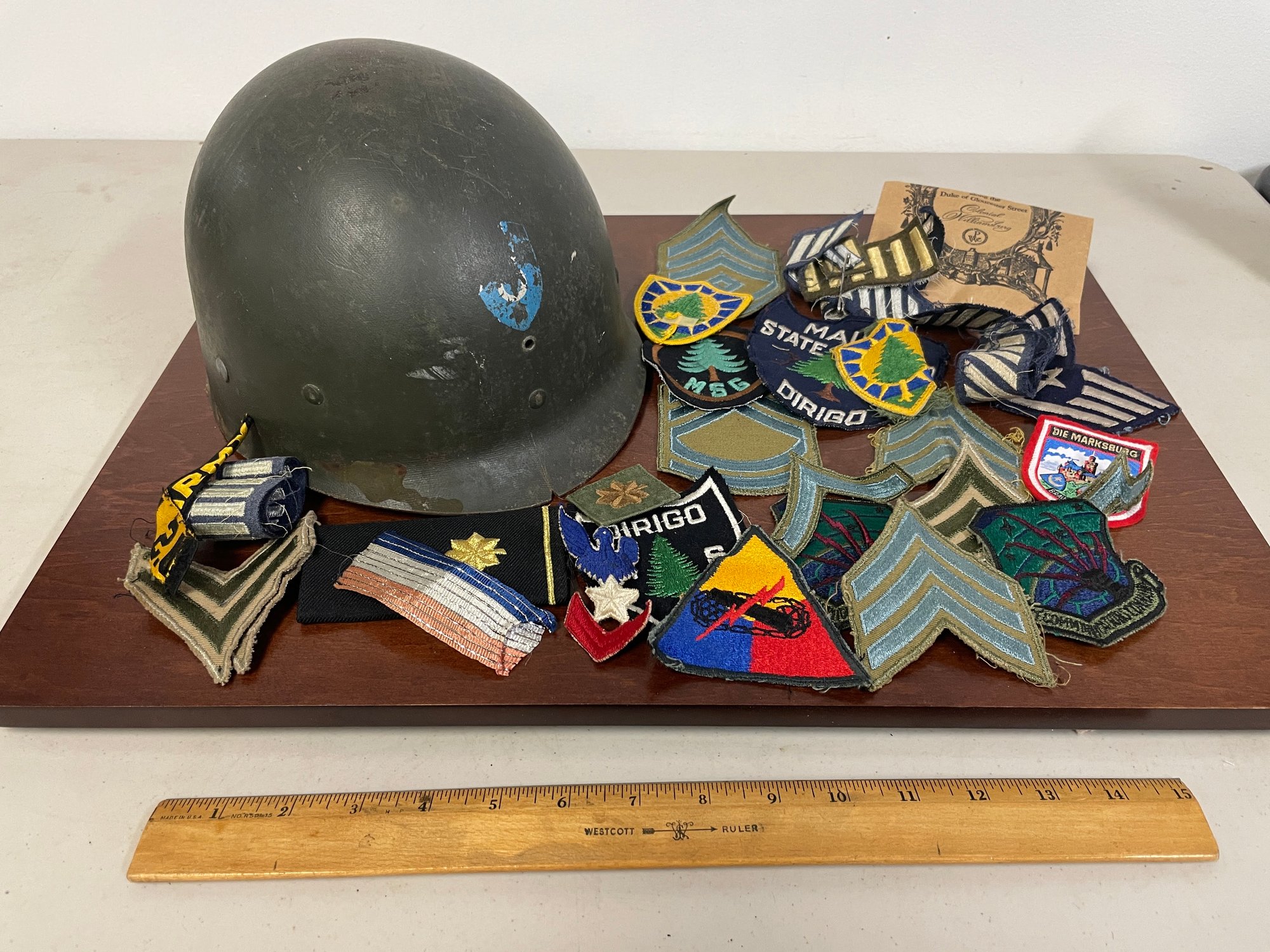 MILITARY LOT - HELMET PATCHES EMBLEMS #2468 | Auctionninja.com