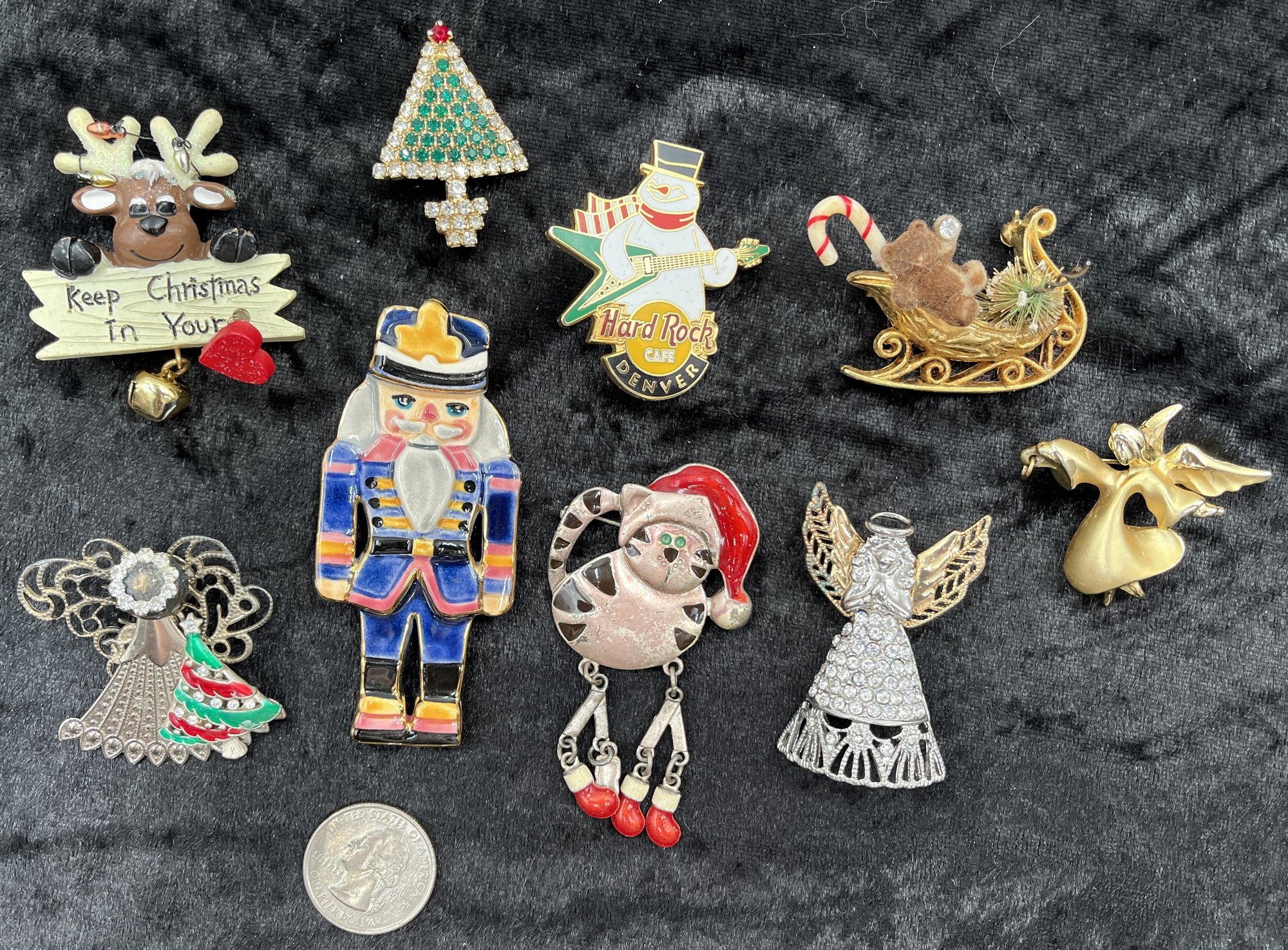 Brooch Bundle With Holiday Theme J65 - (b1) #29407 | Auctionninja.com