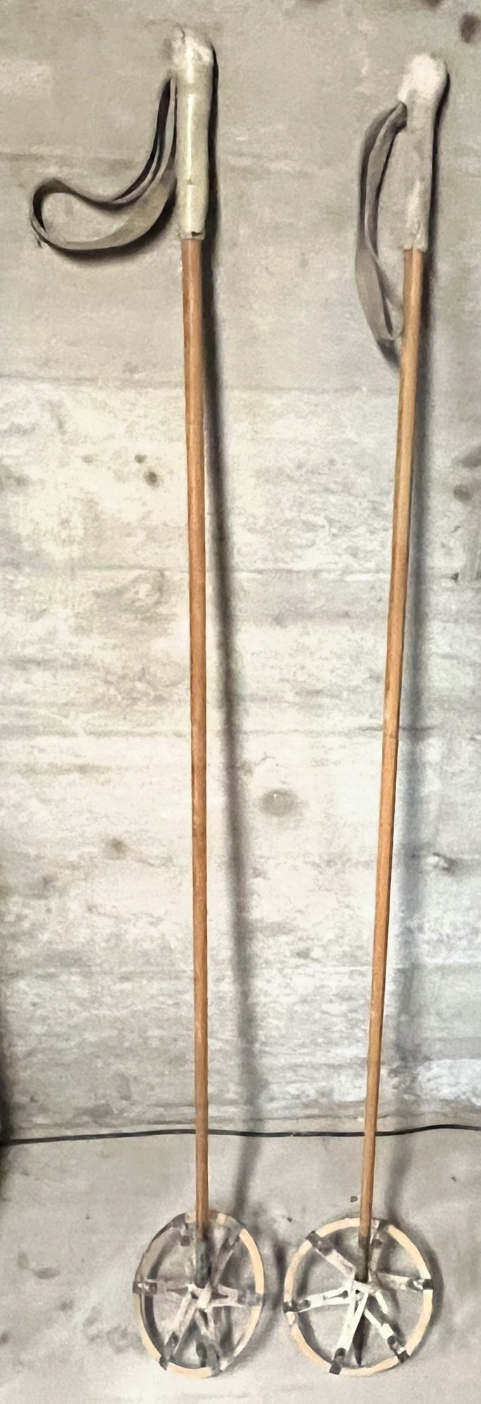 Pair Of Vintage US Military Colorado Mountain Division Wooden Skis With ...