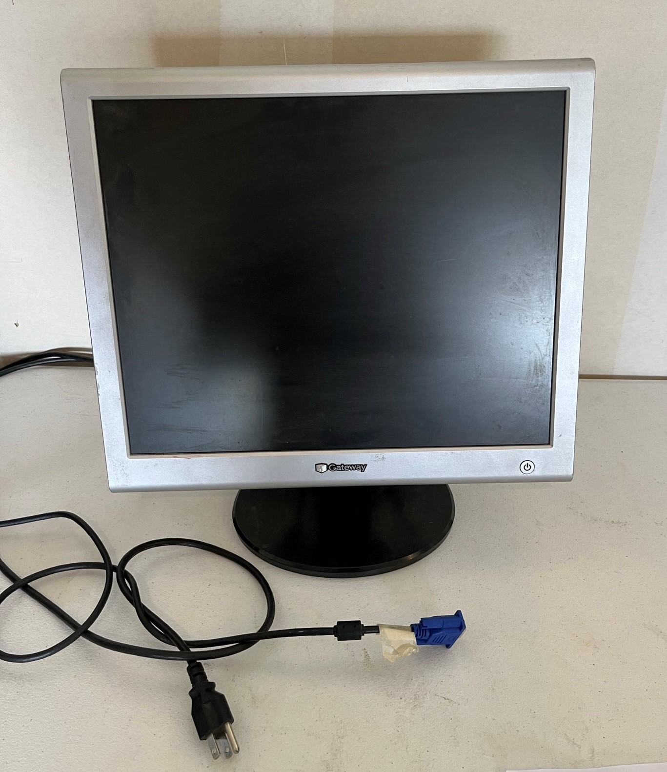 Gateway 17" Computer Monitor - Model TFT1780PS #5949 | Auctionninja.com