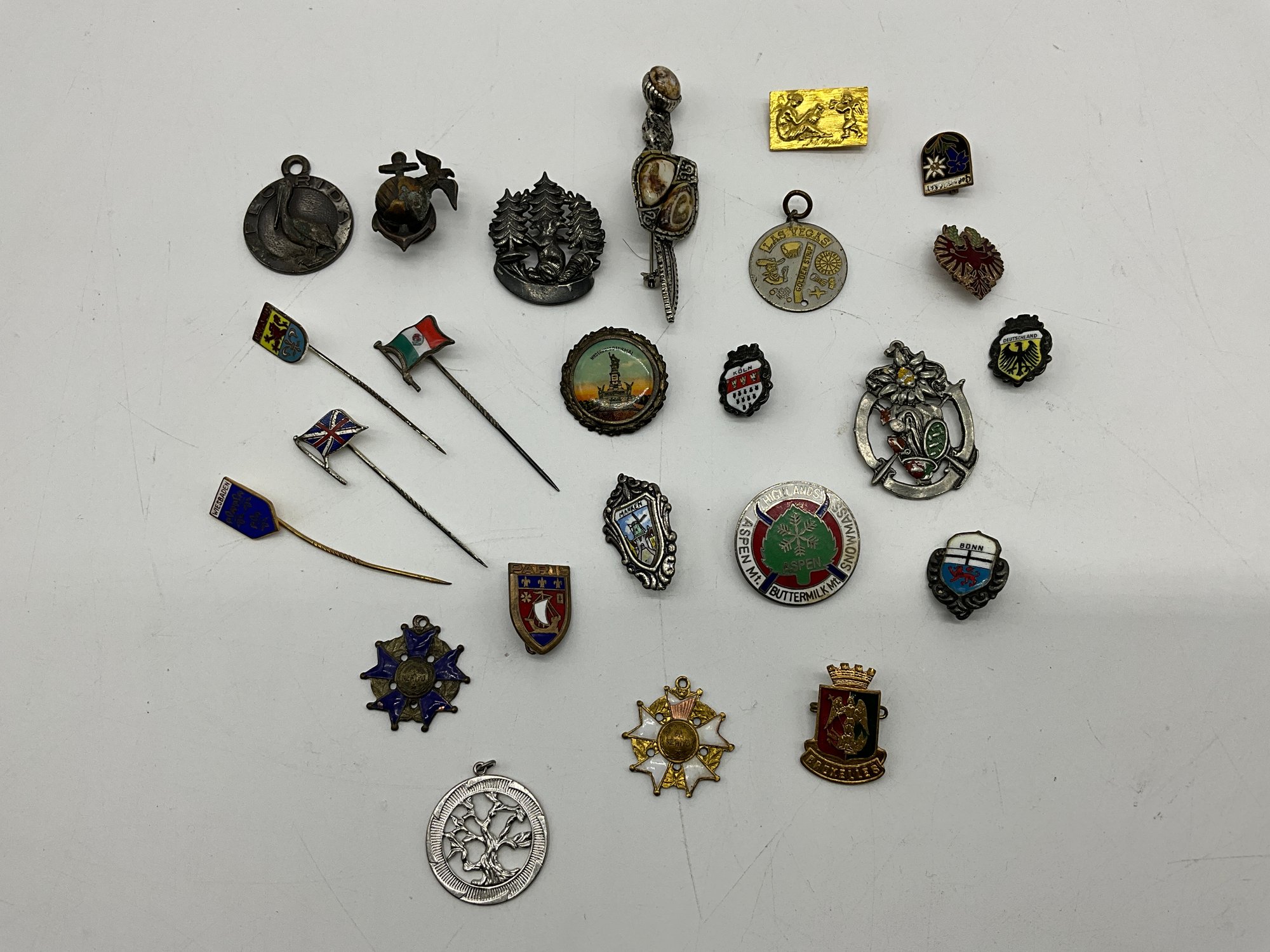 Grouping Of Antique And Vintage Pins #25915 | Auctionninja.com
