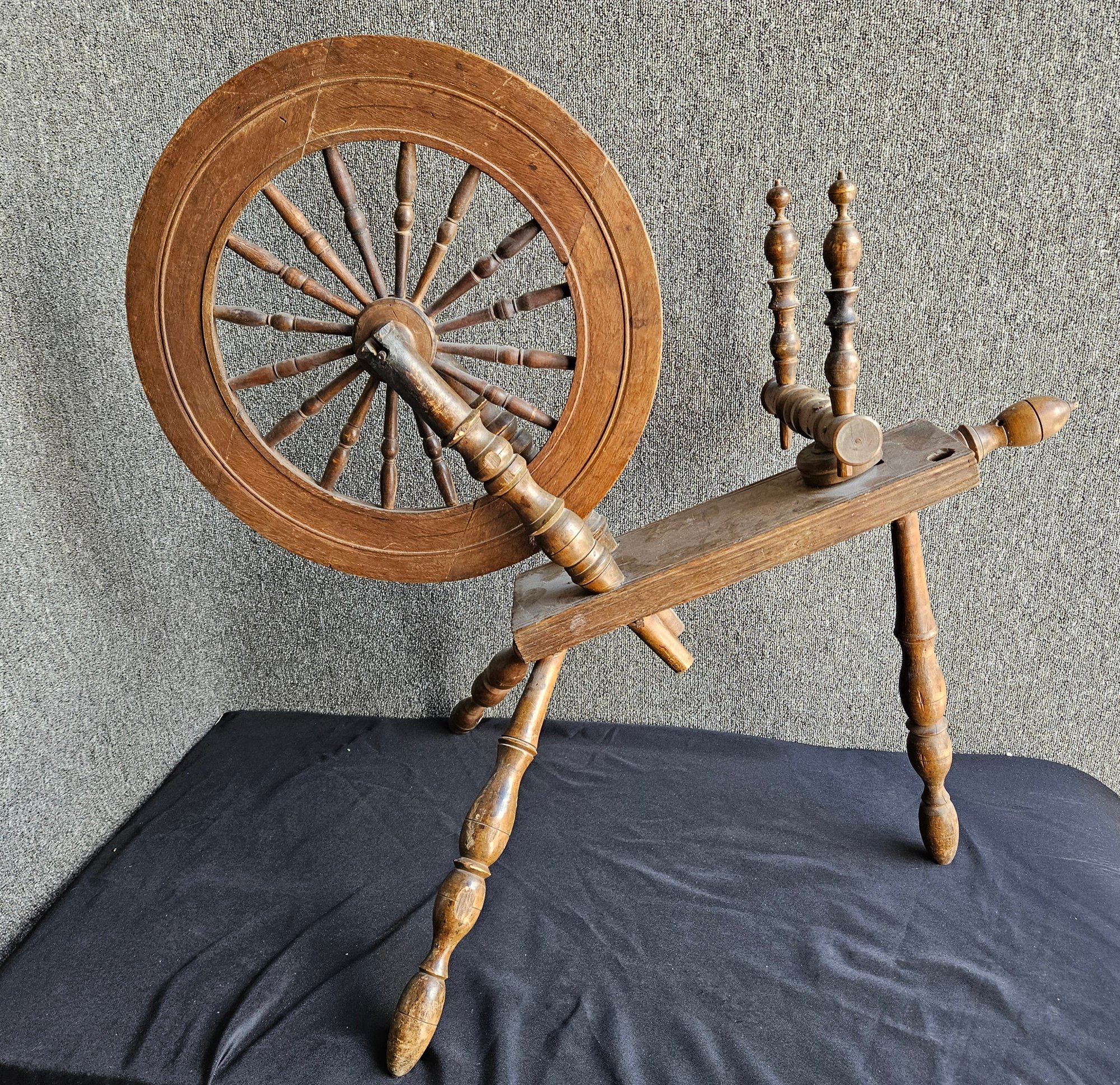 F6 - Small Spinning Wheel - 33"x33"x23" LOCAL PICKUP ONLY #8511 ...