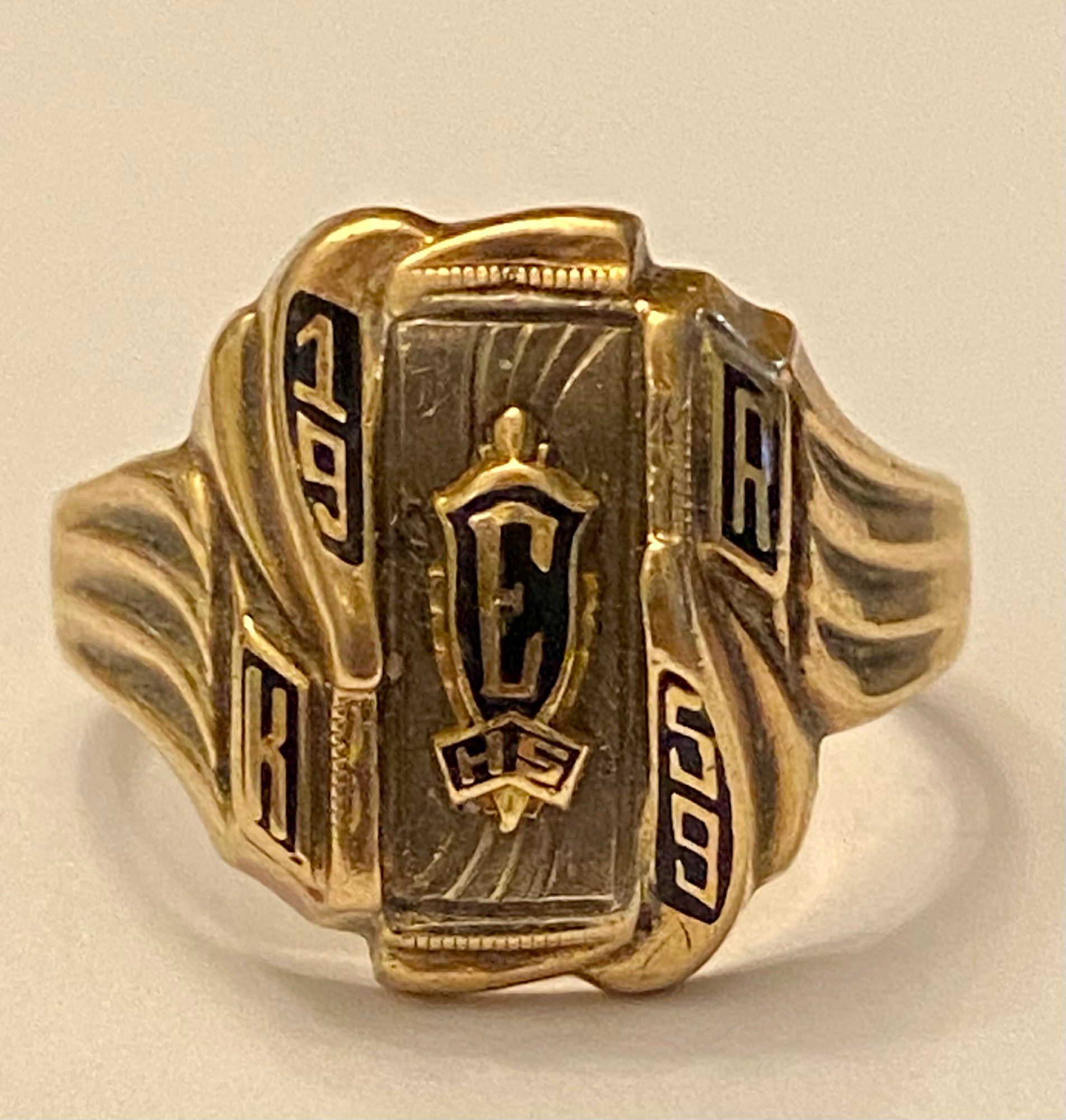10kt Gold Vintage Class Ring #2048 | Auctionninja.com