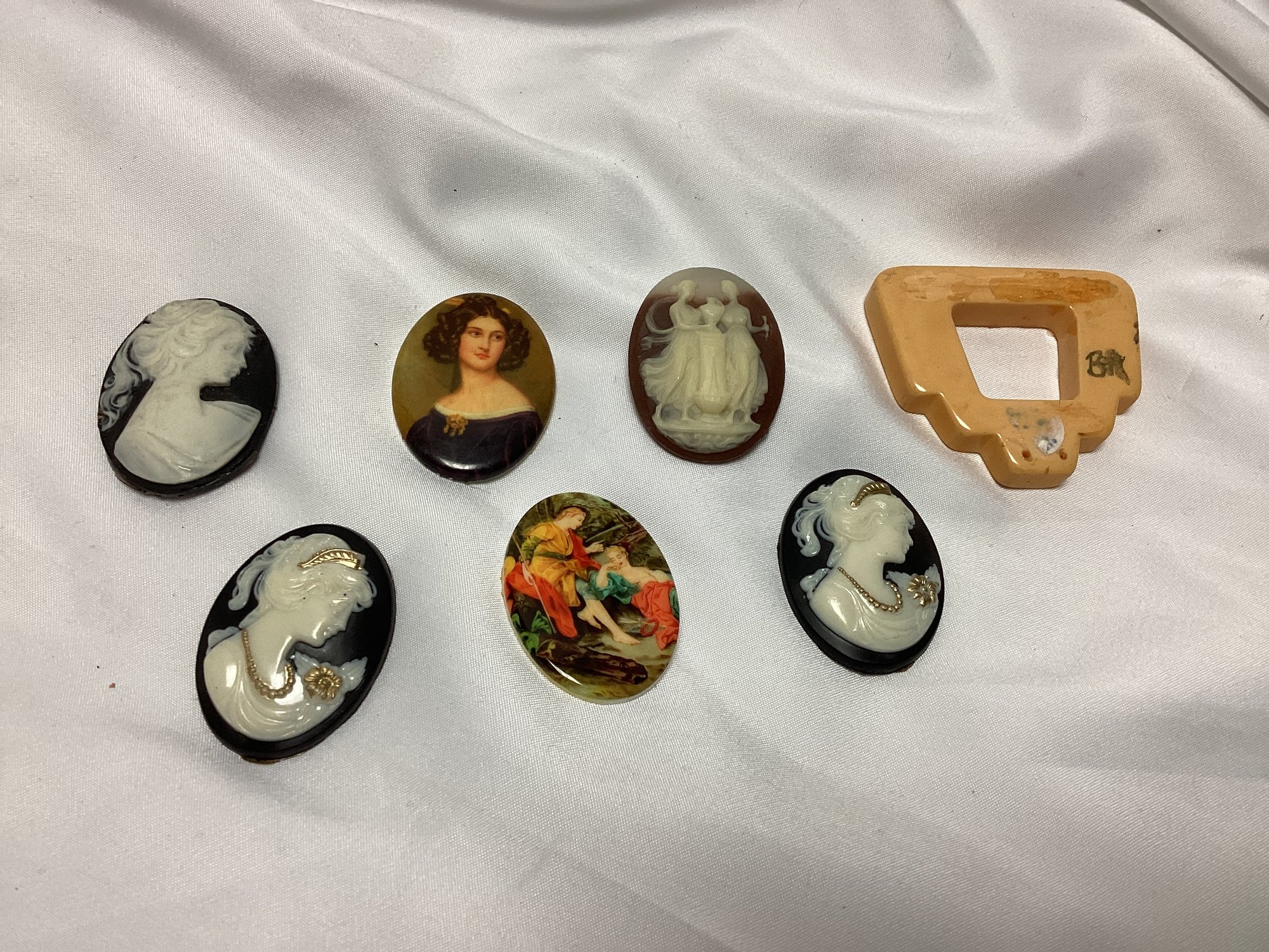 Cabochon Bakelite Flat Back Lot - Cameos, Renaissance Lovers, And More ...