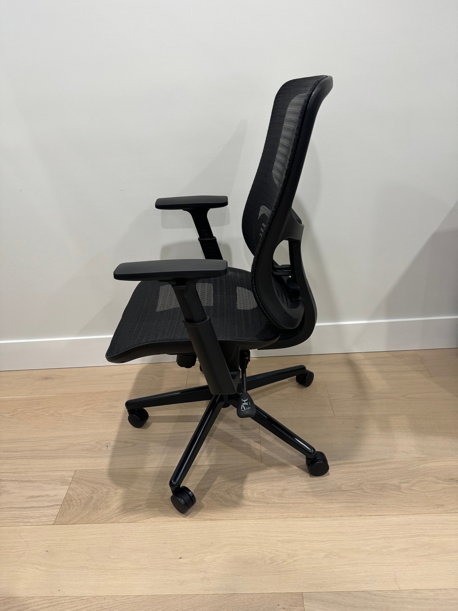 Black Desk Chair #5122 | Auctionninja.com