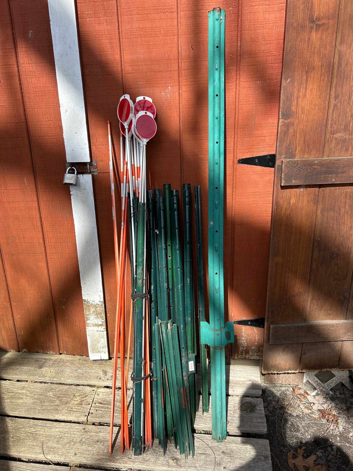 Lot Of Steel Fence Posts And Fiberglass Markers Great For Garden Or ...