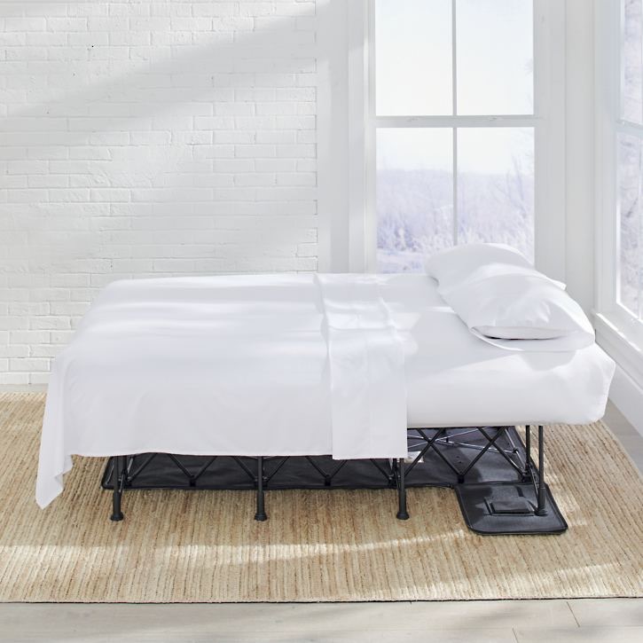 Frontgate EZ Bed Inflatable Queen Sized Guest Bed #24850 | Auctionninja.com