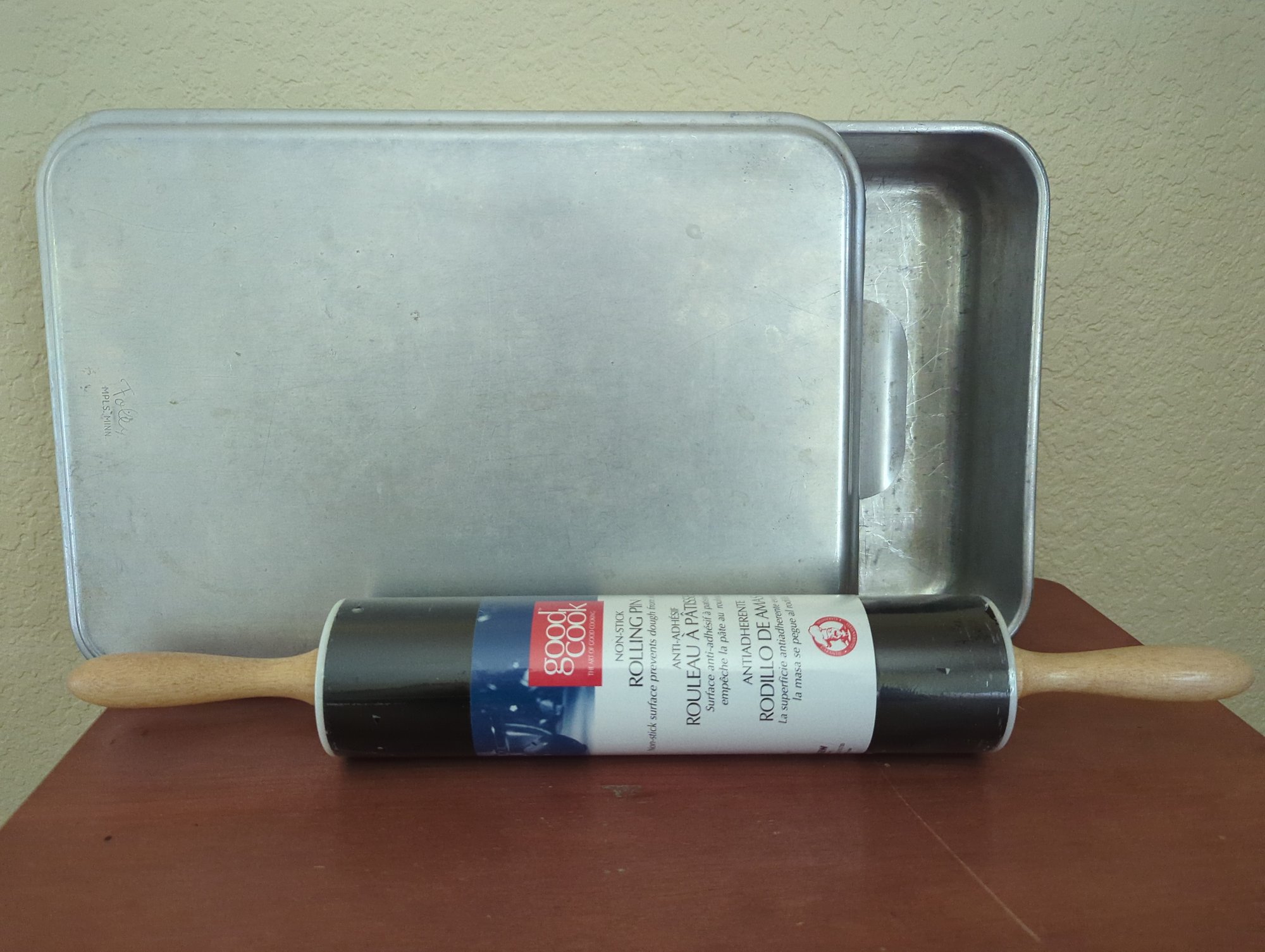 Vintage Aluminum Cake Pan With Cover And Non-stick Rolling Pin Still In ...