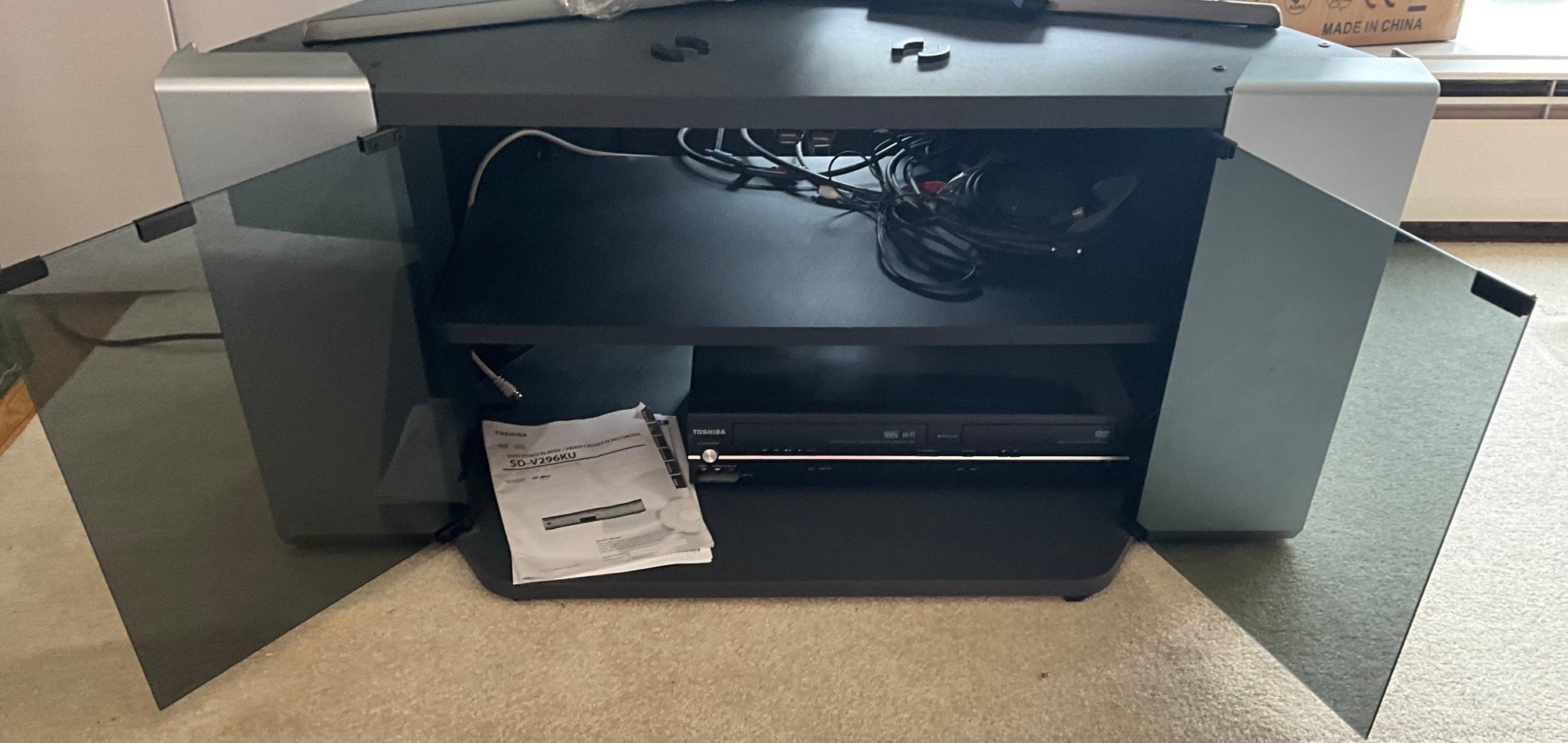 Lot 74- Corner TV Television Table Storage With Toshiba DVD VHS Player ...