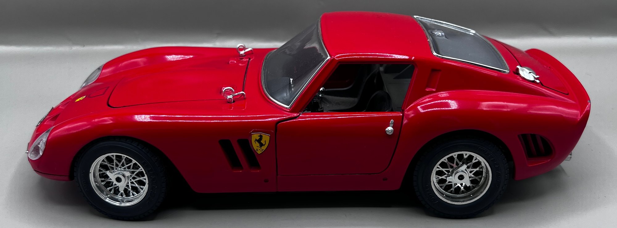 Bburago Ferrari 250 GTO 1962 Die Cast Model #102471 | Auctionninja.com