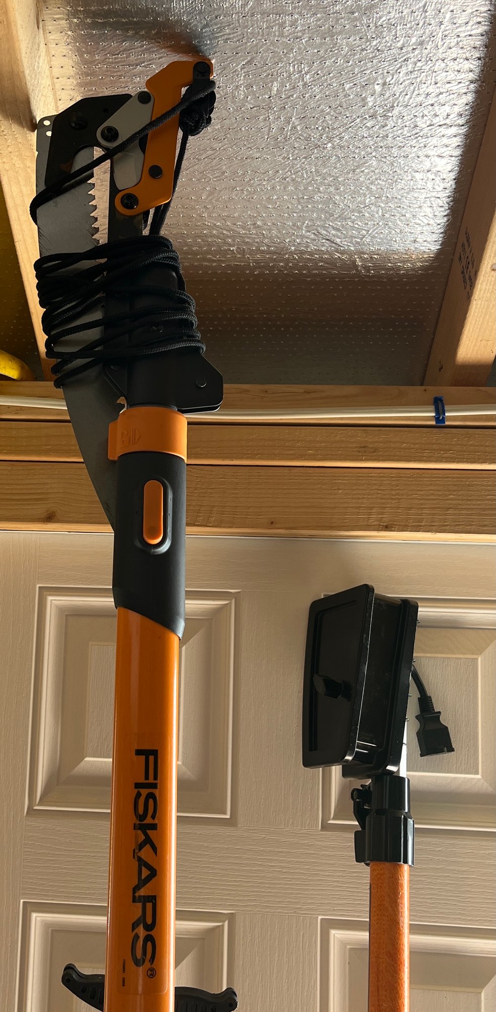 Fiskars Electric Garden Pruner With Extender Pole Attachment #105003 ...