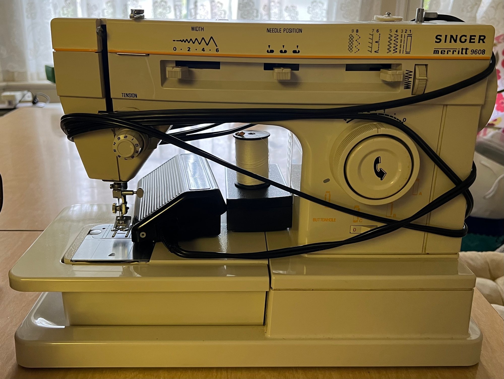 Singer Merritt 9608 Sewing Machine With Accessories #101767 ...