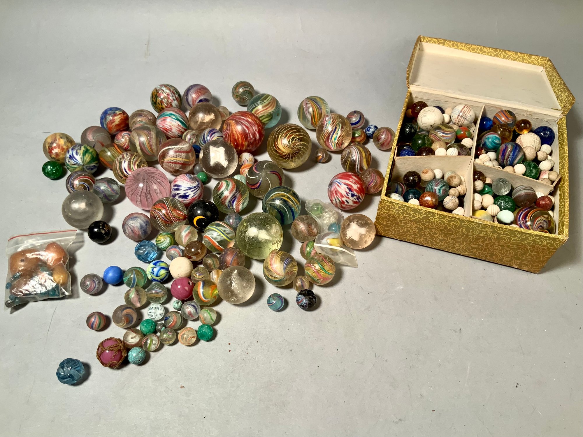 Vintage Sulfide And Ceramic Marbles (CTF10) #29853 | Auctionninja.com