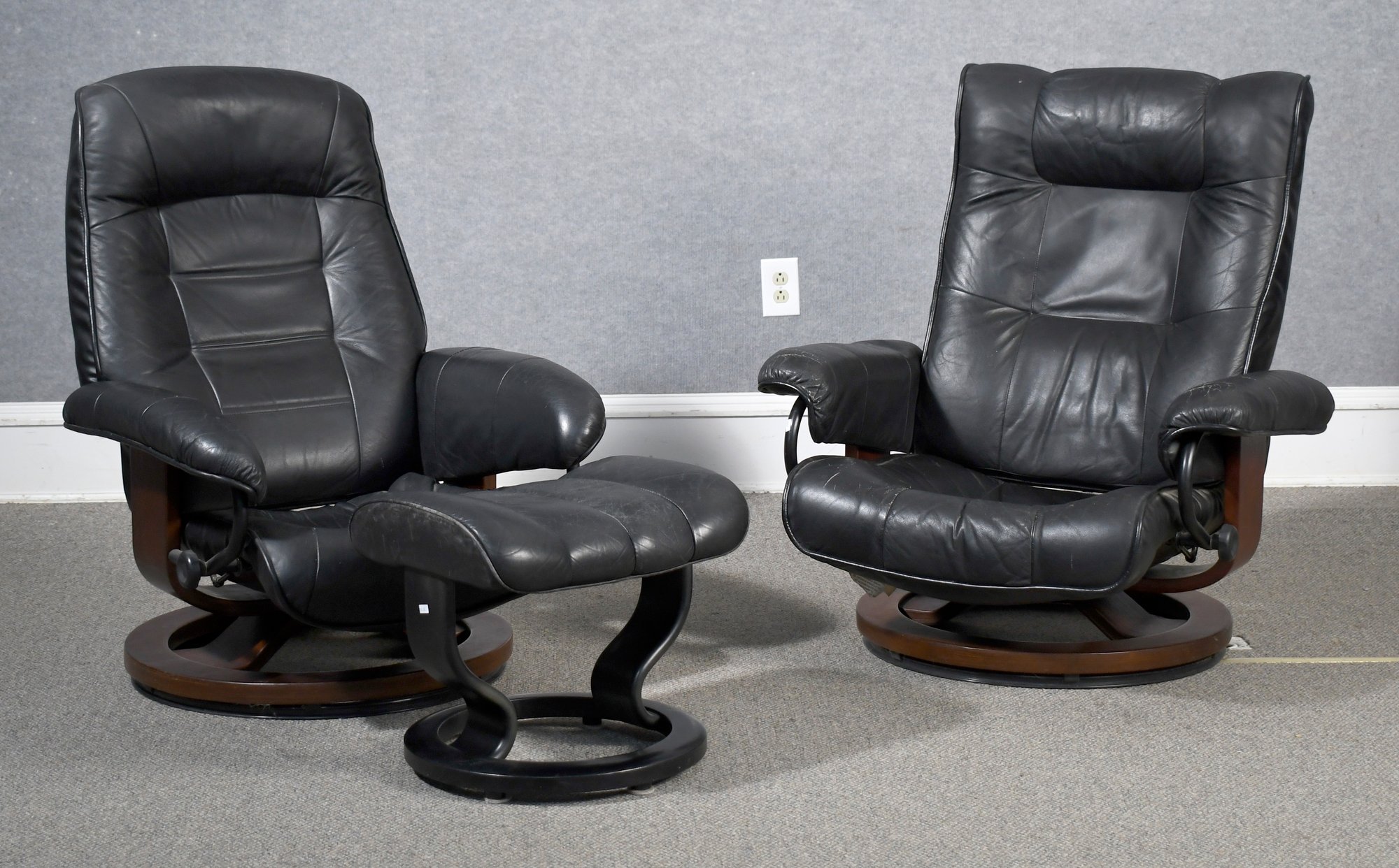 Two Stressless Style Benchmaster Lounge Chairs W/ Single Ottoman, 3pcs ...