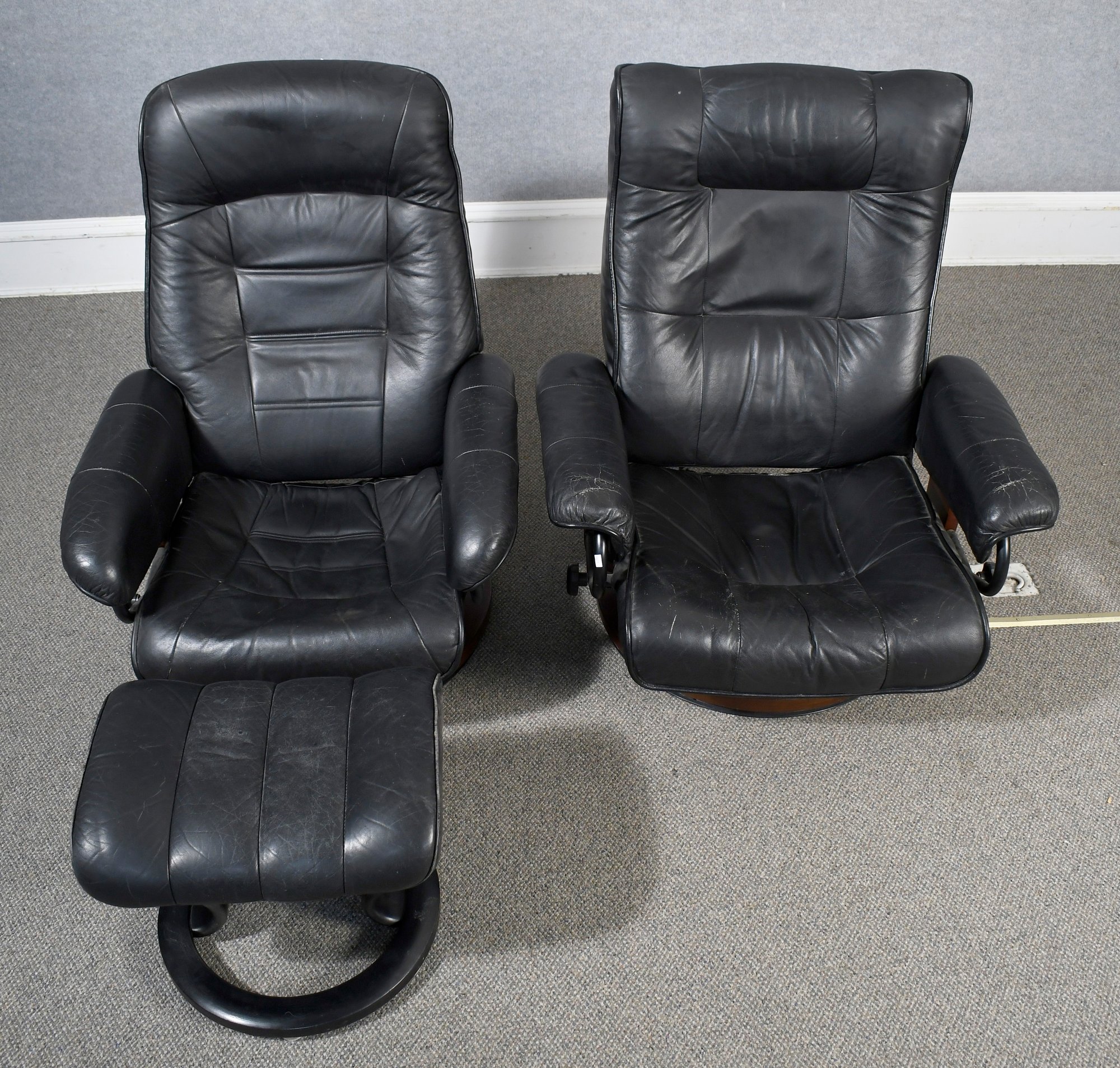 Two Stressless Style Benchmaster Lounge Chairs W/ Single Ottoman, 3pcs ...