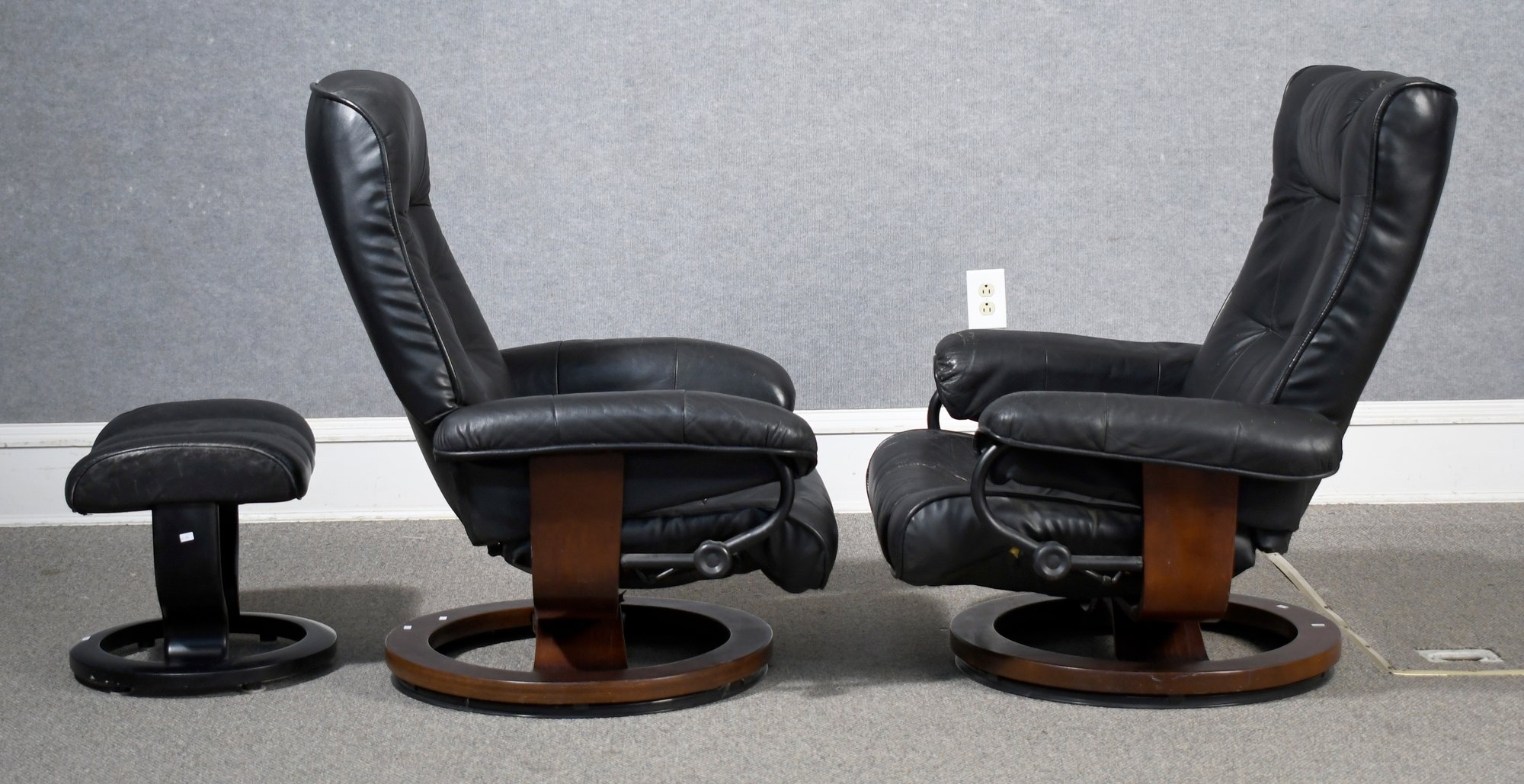 Two Stressless Style Benchmaster Lounge Chairs W/ Single Ottoman, 3pcs ...