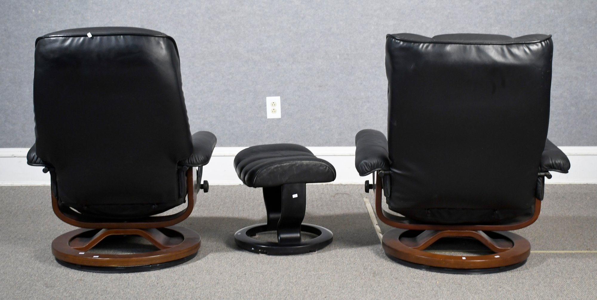 Two Stressless Style Benchmaster Lounge Chairs W/ Single Ottoman, 3pcs ...