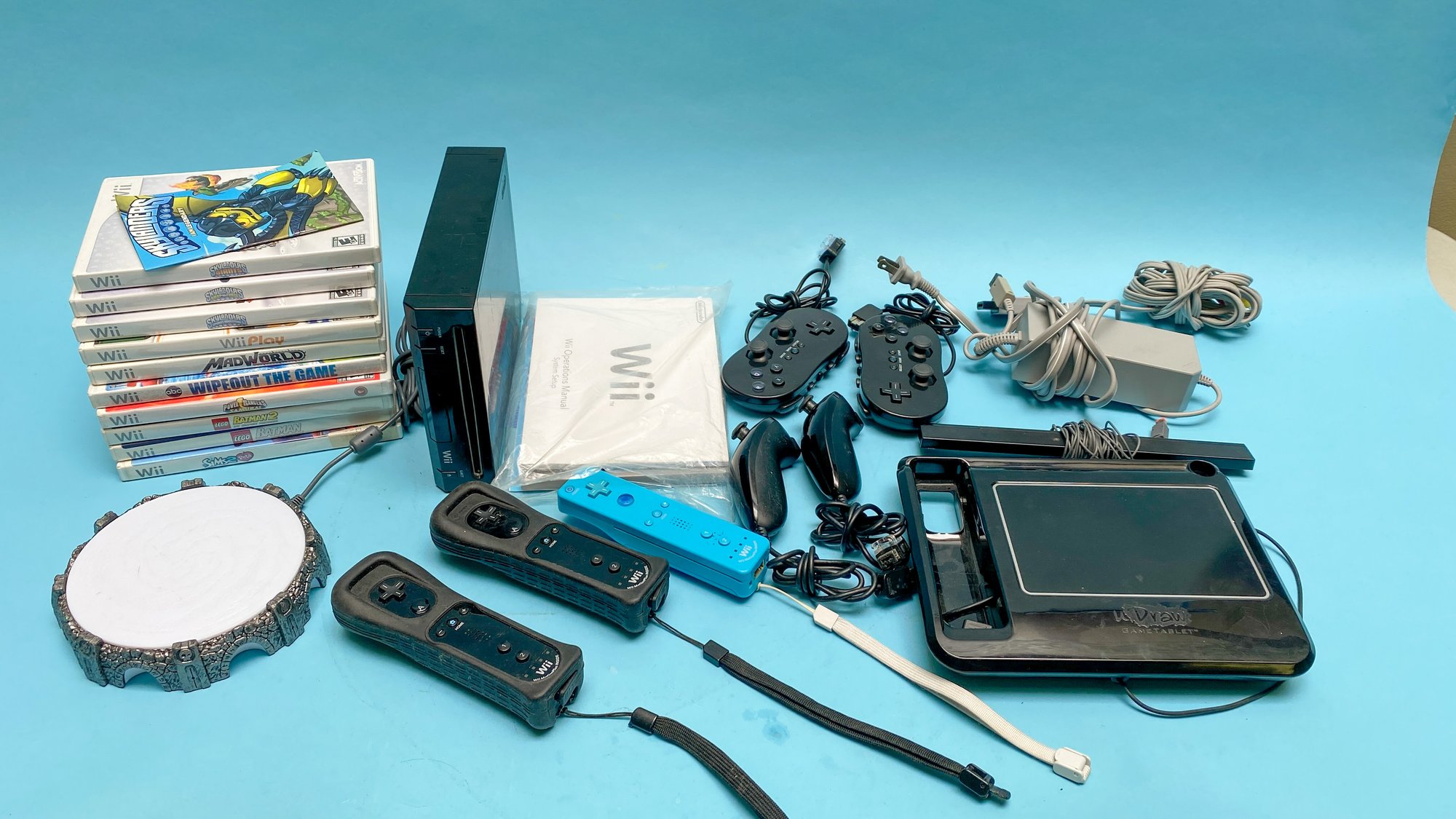 Nintendo Wii Console Bundle With Controllers And 11 Games Including ...