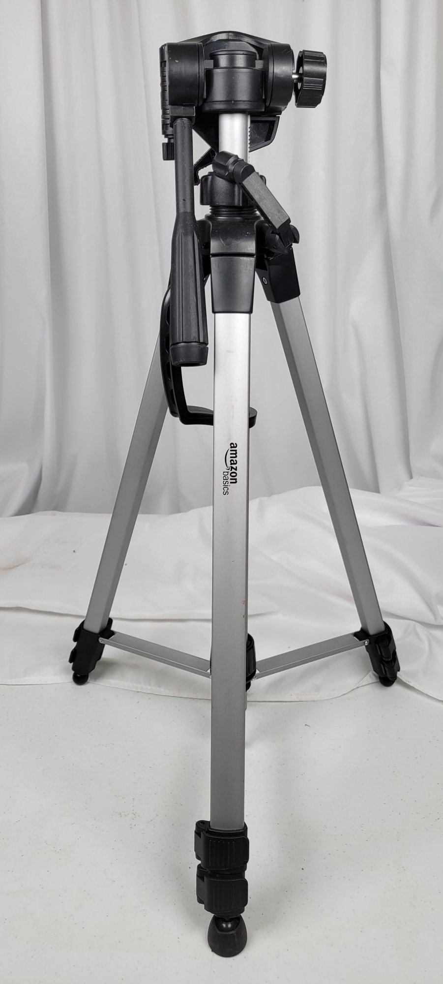 Amazon Basics Tripod Silver #5739 | Auctionninja.com