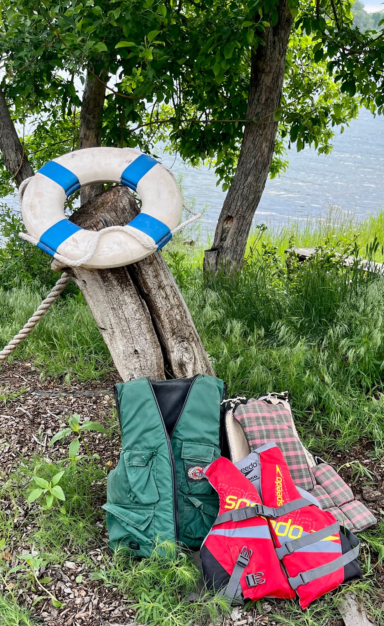 PFDs (life Vests) All Of Sm. Adult Sizes, W/ Preserver Ring #9726 ...