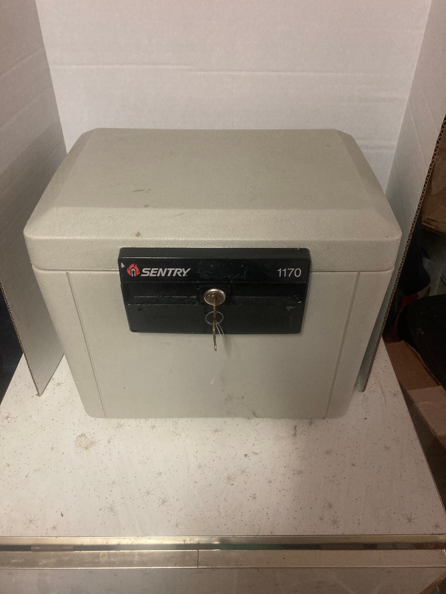 Sentry 1170 Fireproof And Waterproof Safe Box With Key #1870 ...