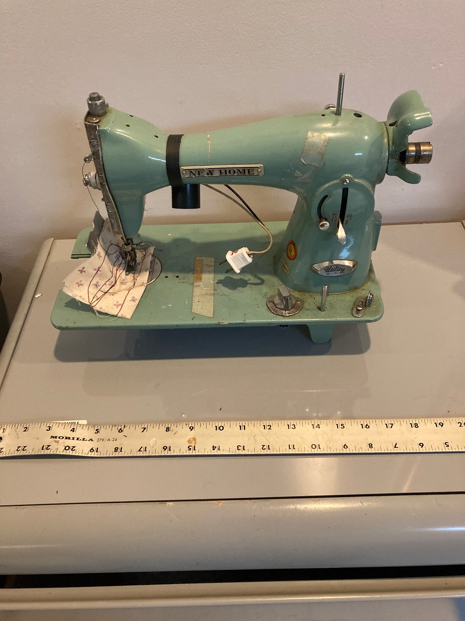 MCM Vintage New Home Sewing Machine #3285 | Auctionninja.com