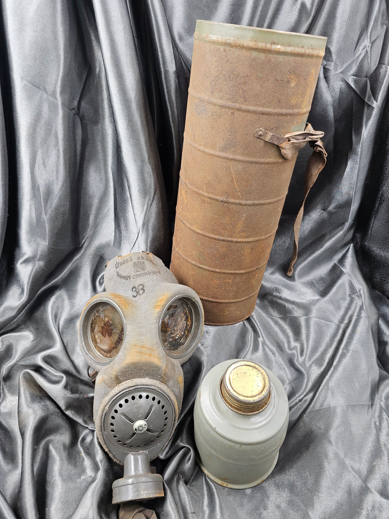 West German Gas Mask In Canister #1858 | Auctionninja.com