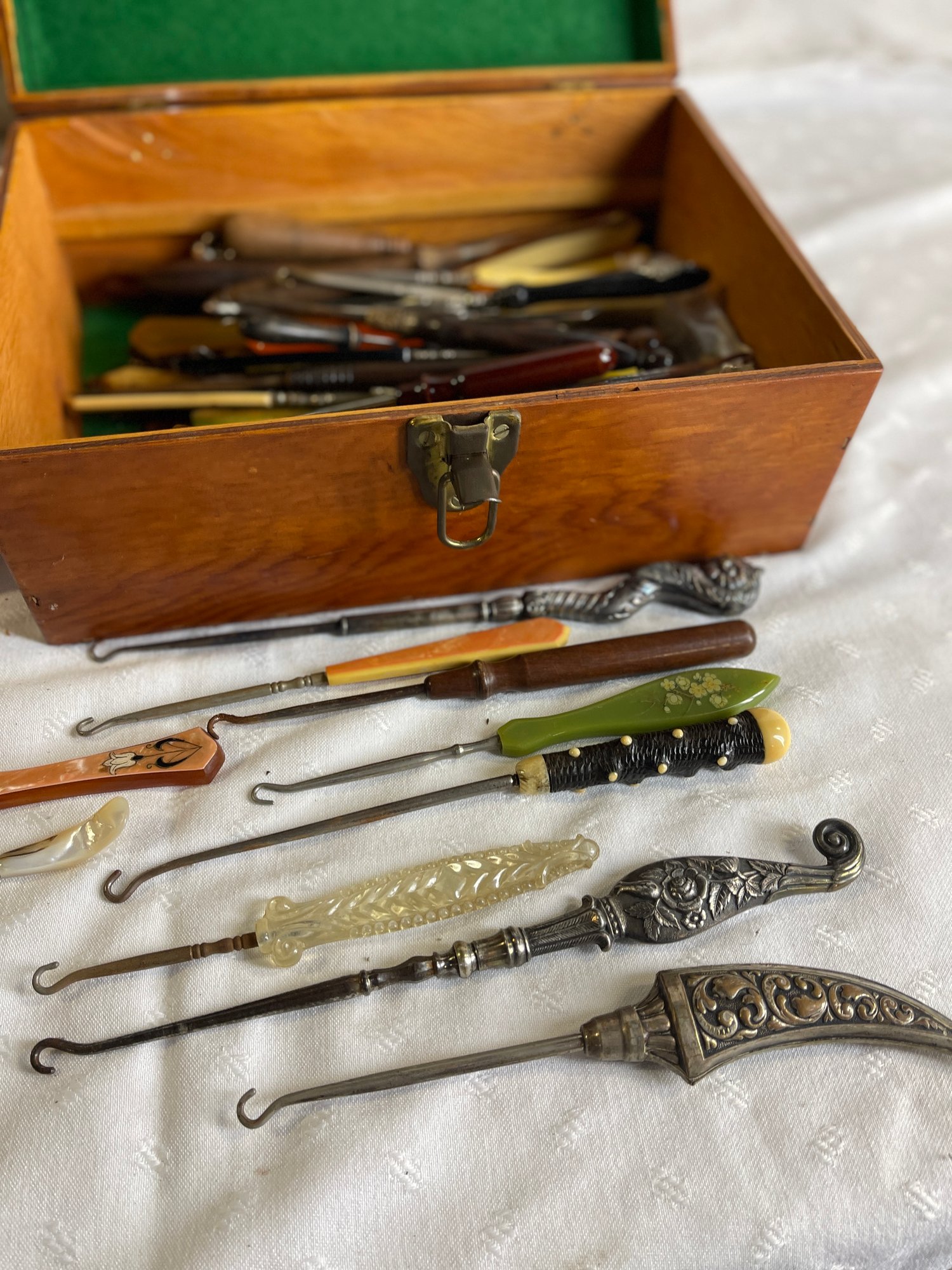 Box Of Victorian Boot Lace Hooks *RARE FIND* #1598 | Auctionninja.com