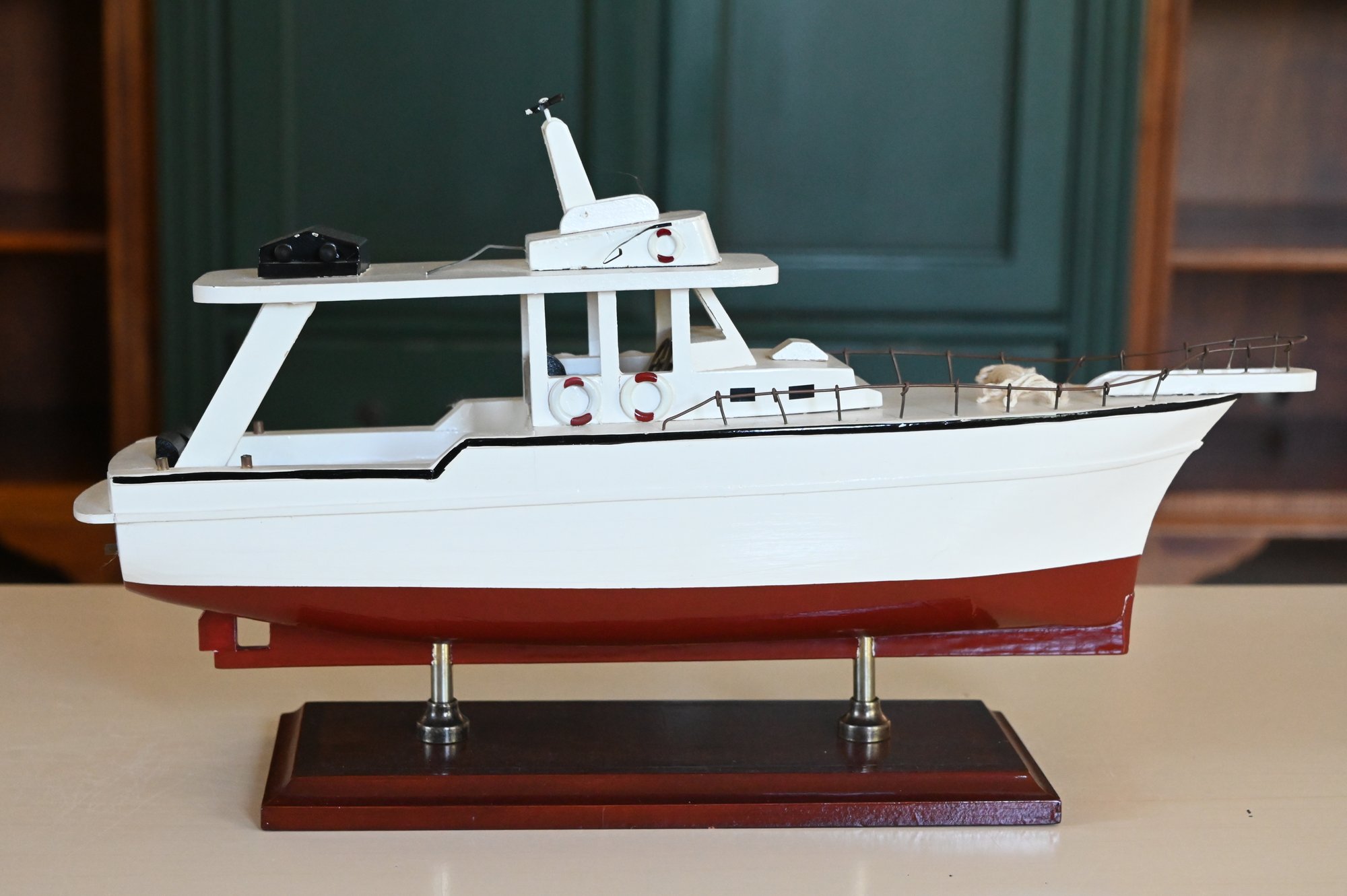 Wooden Model Motorboat White Cruiser Maui Madness #137522 ...