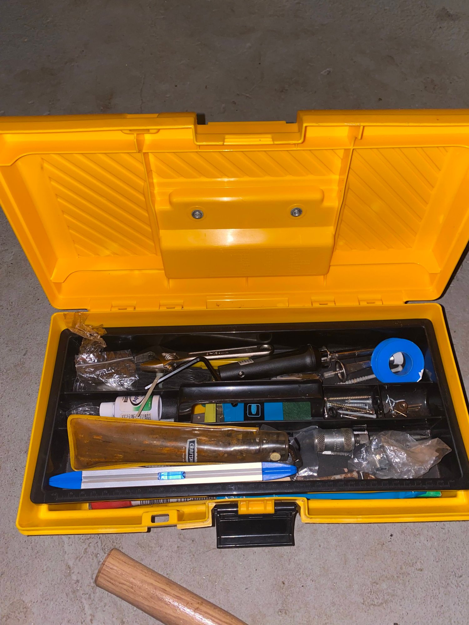 Yellow Rubbermaid Tool Box Full Of Tools #12319 | Auctionninja.com