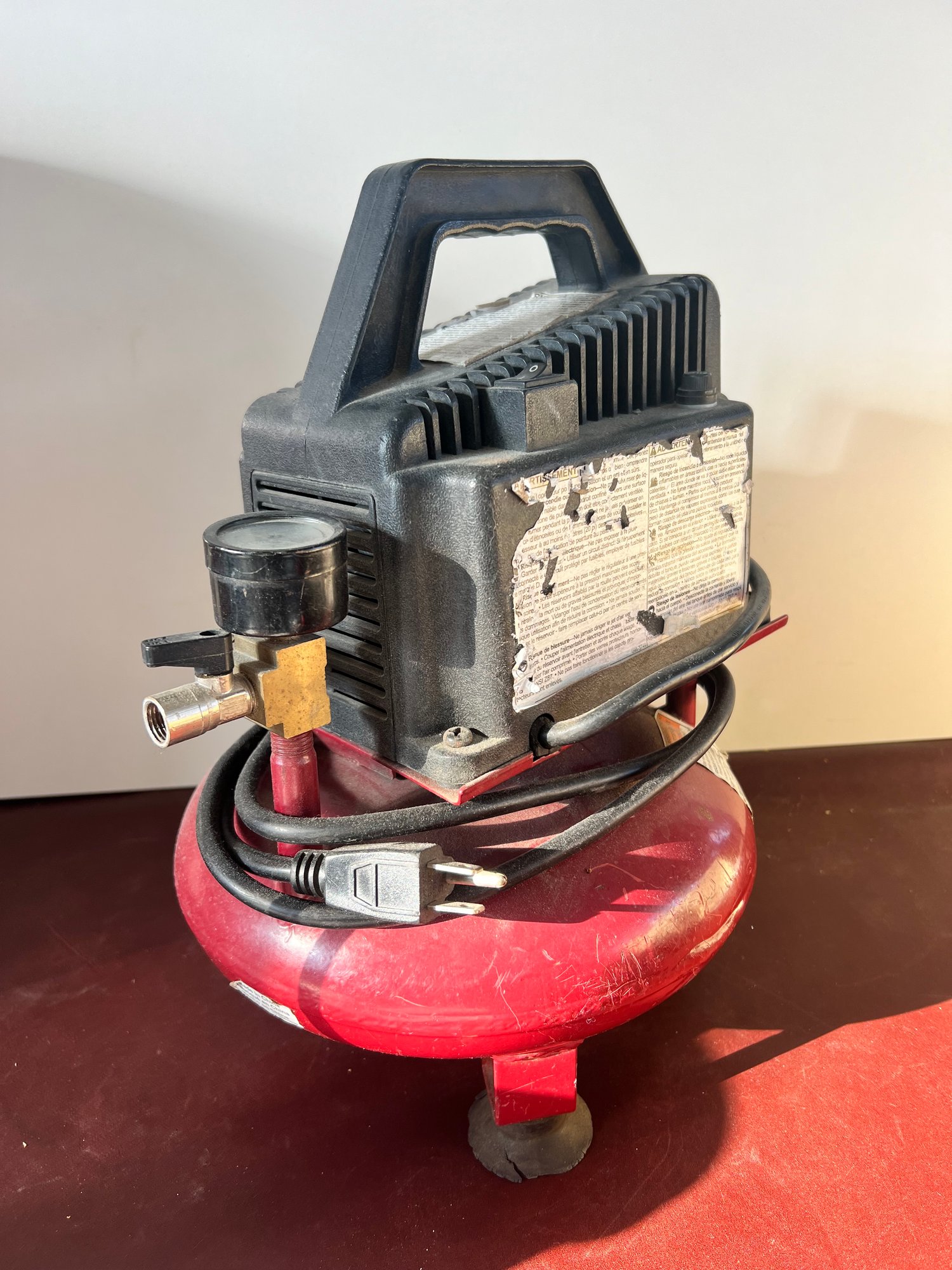 Mini Air Compressor Power Mate 110 PSi W Hose #8023 | Auctionninja.com