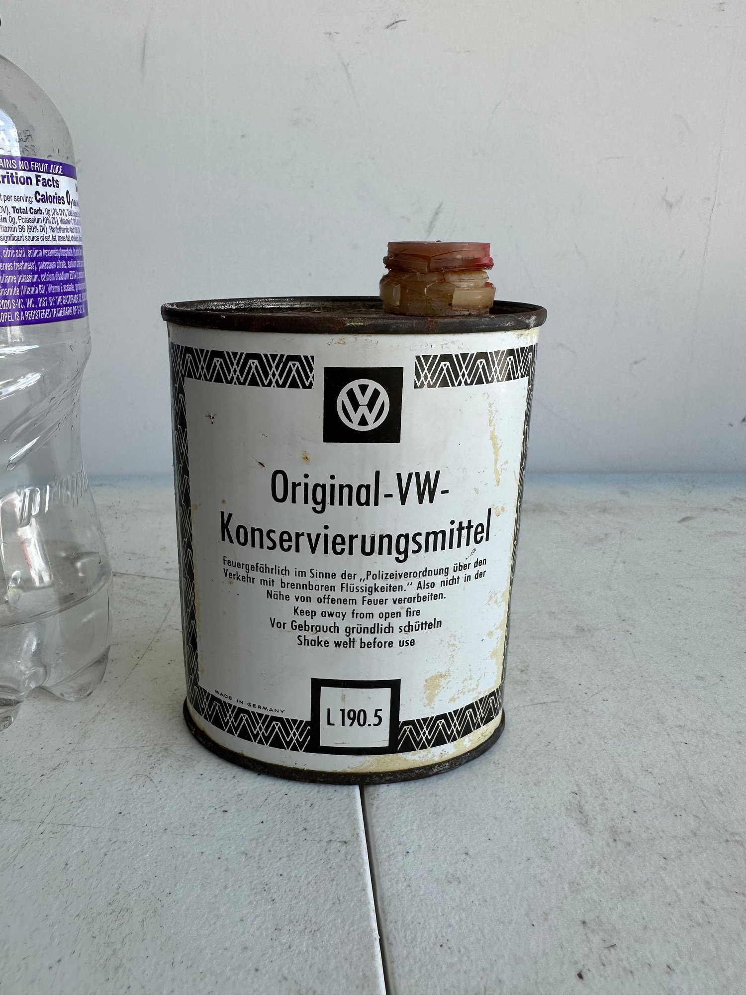 Original VW Volkswagen Polish Tins #21800 | Auctionninja.com
