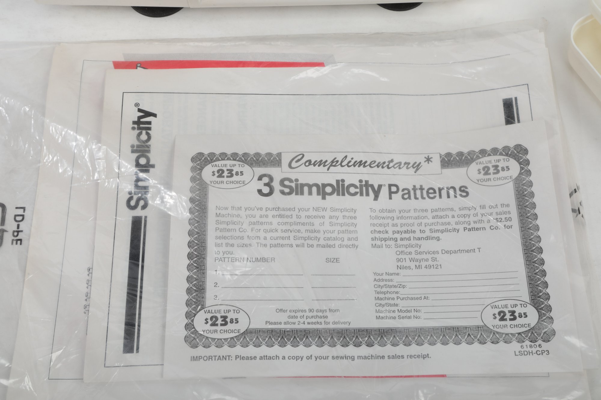 Simplicity Sewing Machine ~ SL 350 Serger #185624 | Auctionninja.com