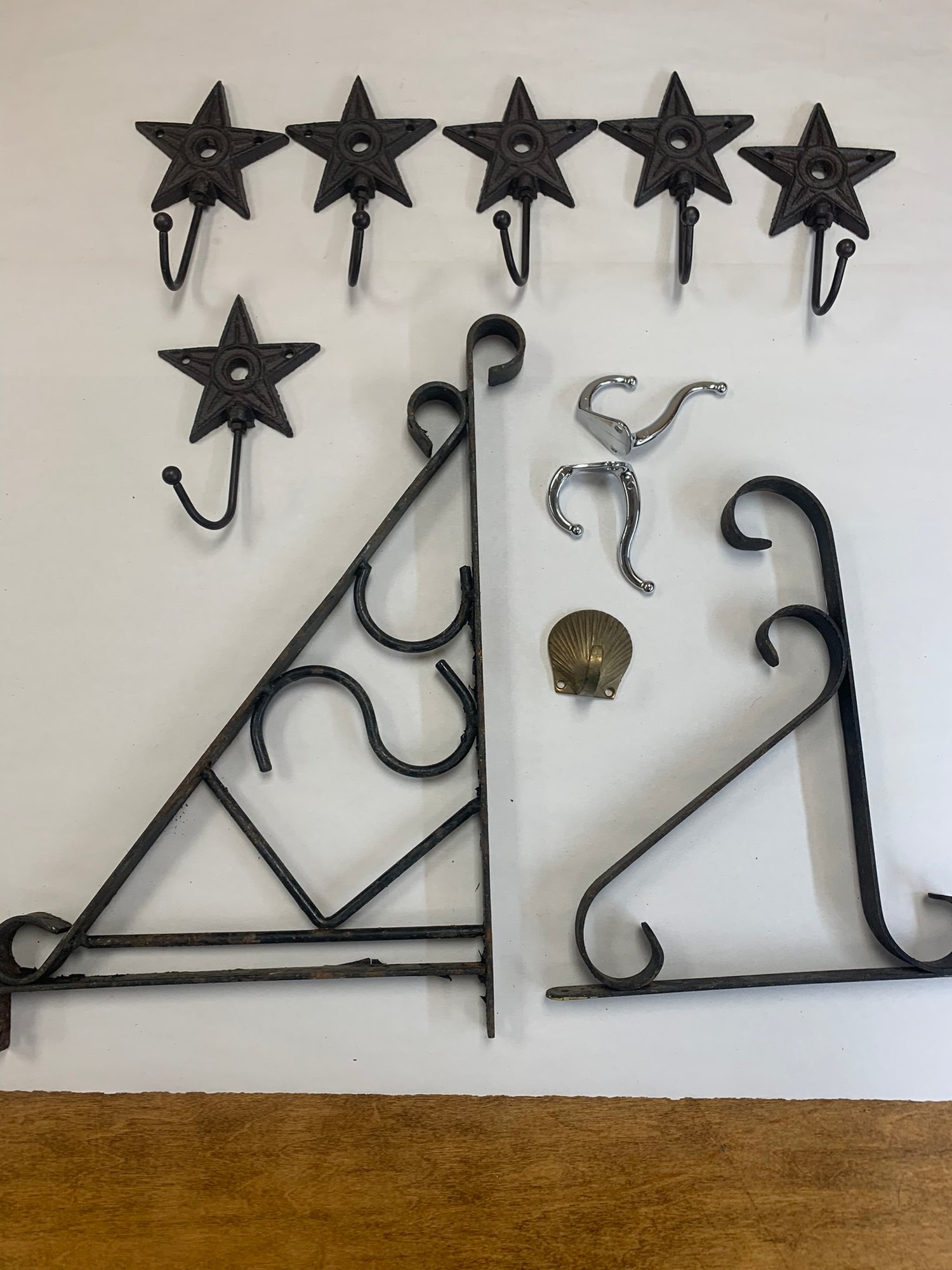CAST IRON BRACKETS, STAR HOOKS, OTHER #1967 | Auctionninja.com